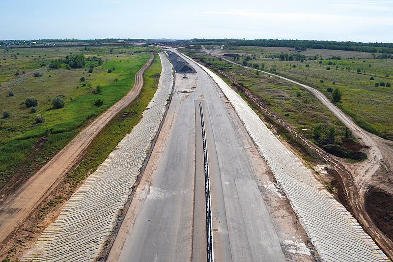 Flood protection: Geotextiles in precaution and reconstruction