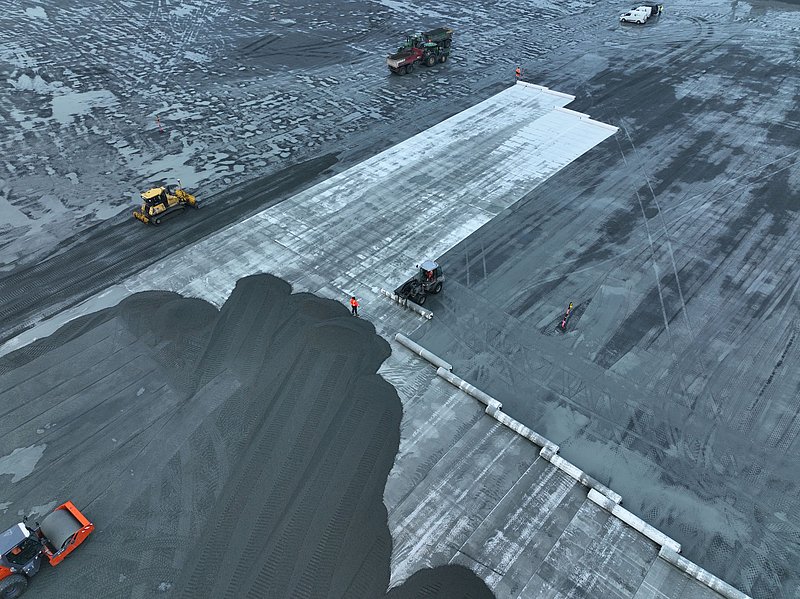 Geotextile foundation for crane platforms in wind farm construction